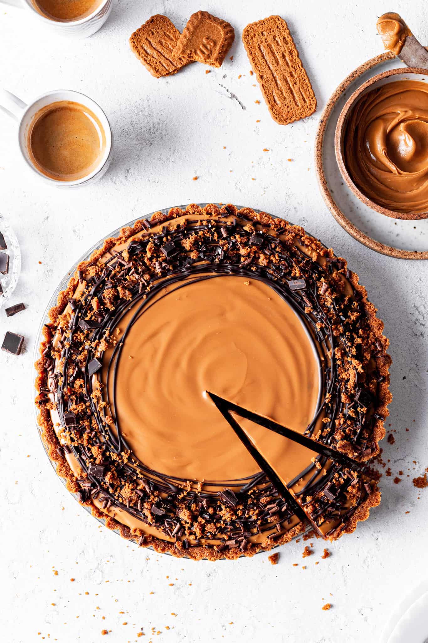 Chocolate Biscoff Tart (No-Bake & Vegan) - Crumbs & Caramel
