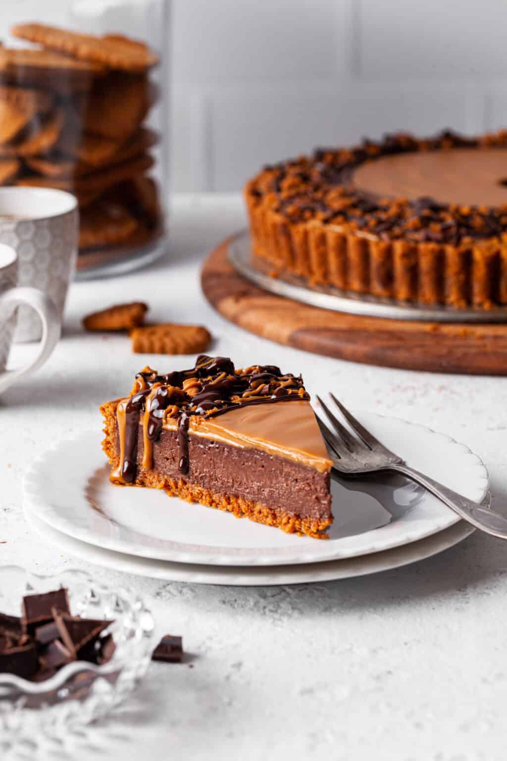 Chocolate Biscoff Tart (No-Bake & Vegan) - Crumbs & Caramel