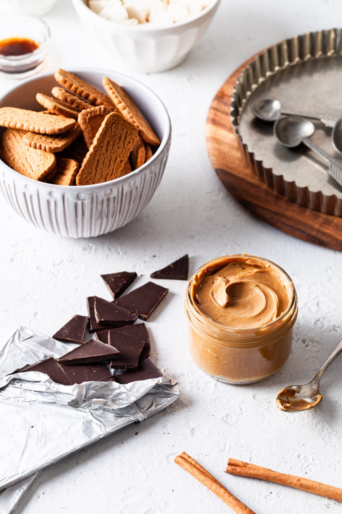 Chocolate Biscoff Tart (No-Bake & Vegan) - Crumbs & Caramel